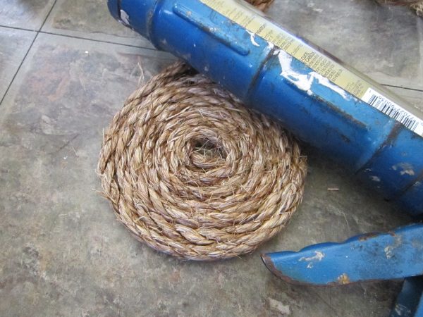 DIY Sisal Rug - The Honeycomb Home