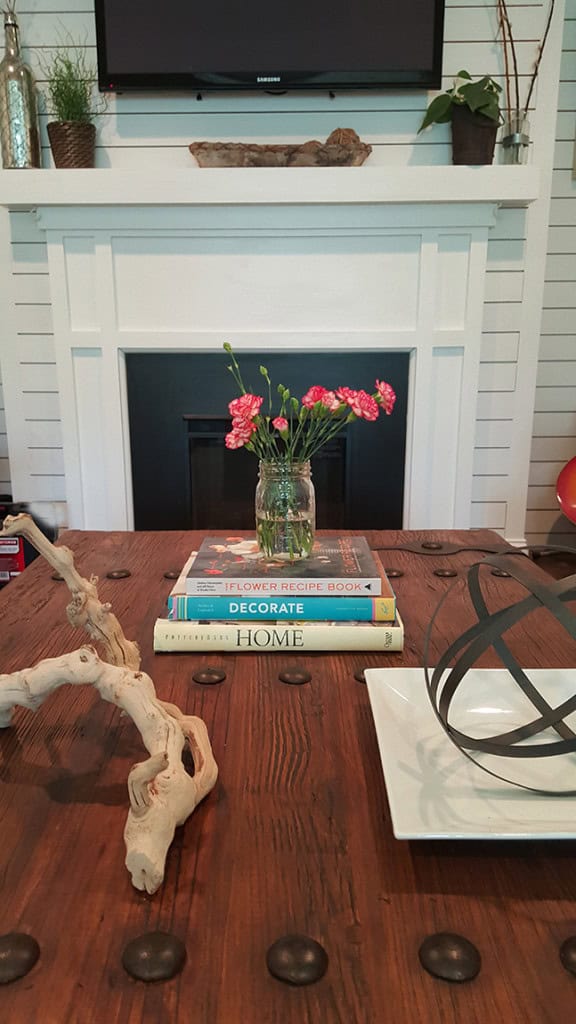 Decorating With Spring Flowers - The Honeycomb Home