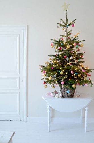Simple Christmas Decorating Ideas - The Honeycomb Home