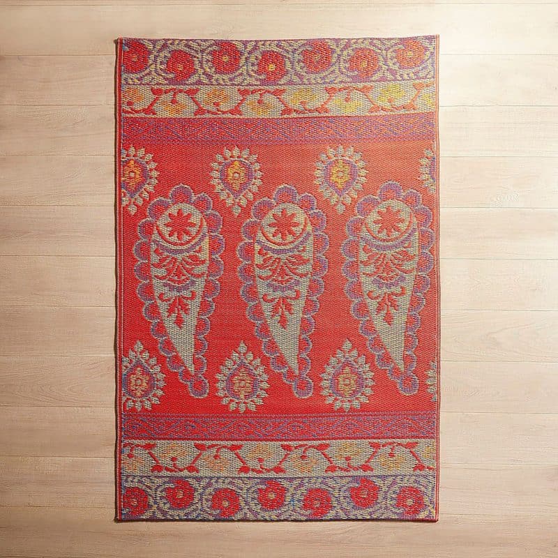 13 Pretty Indoor Outdoor Rugs - The Honeycomb Home