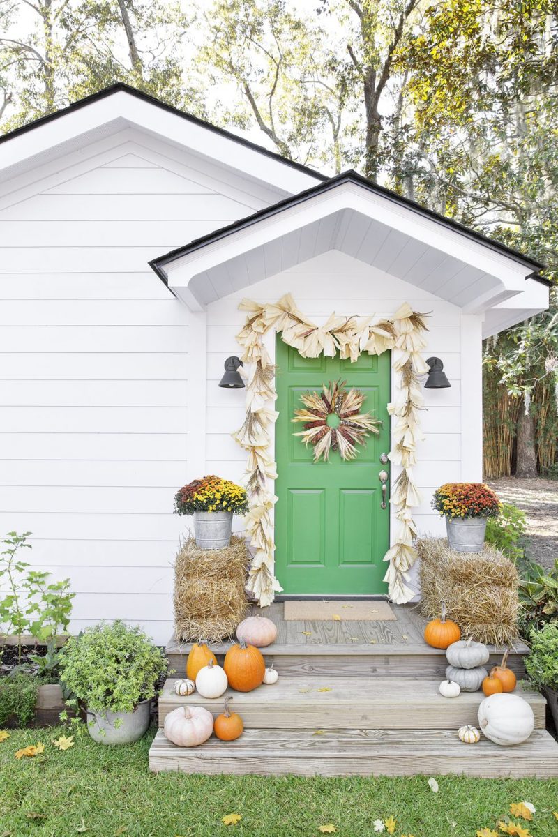 7 Beautiful Fall Front Door Ideas - The Honeycomb Home