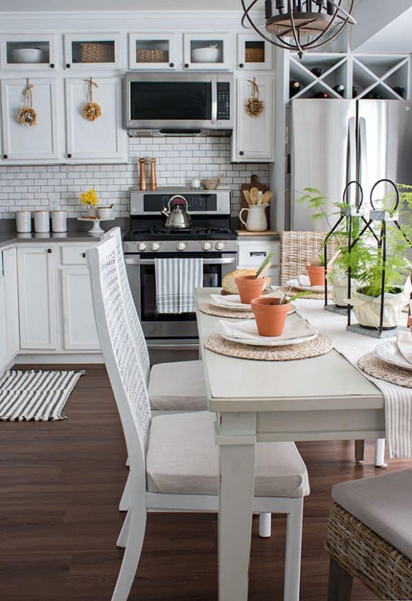 Spring Table Decorations & A Cute Place Setting Idea - The Honeycomb Home