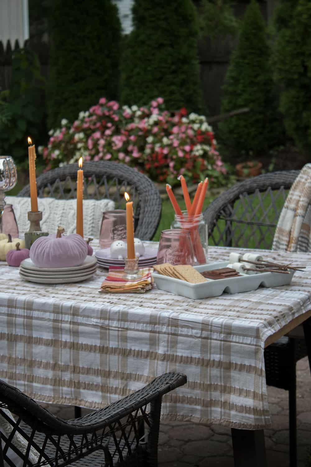 Affordable Fall Table Decor Ideas - The Honeycomb Home