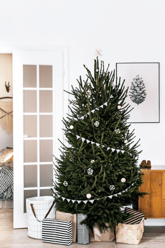 Steal These 7 Simple Christmas Tree ideas - The Honeycomb Home