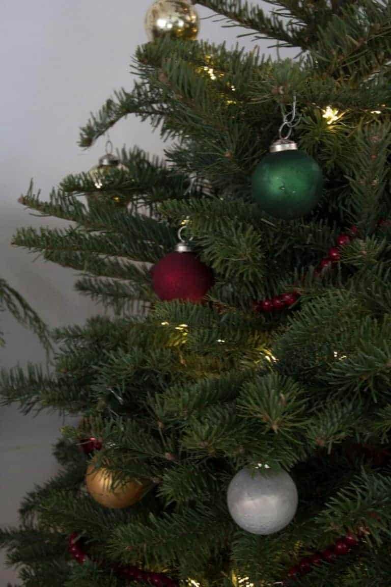 Cute & Easy Christmas Tree - The Honeycomb Home