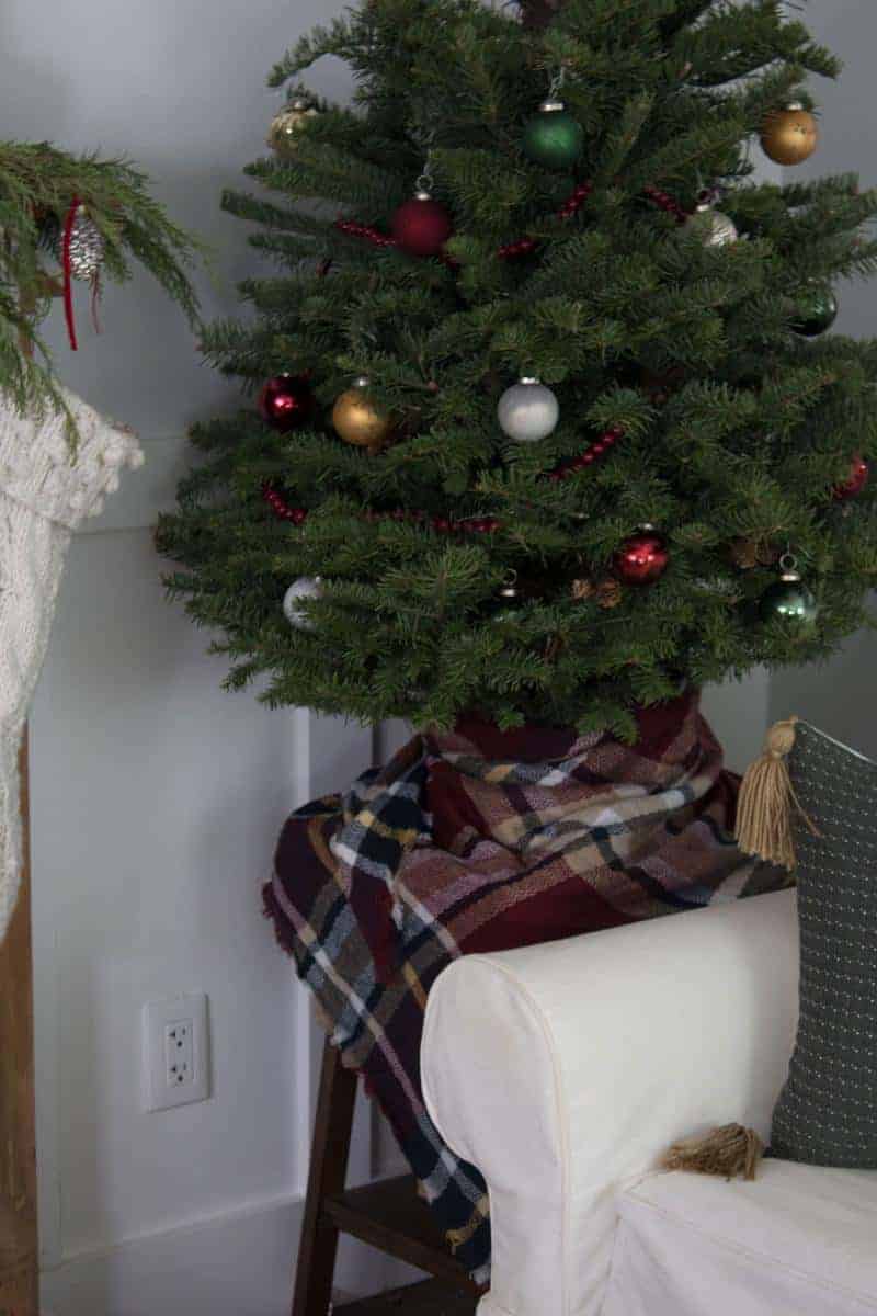 Cute & Easy Christmas Tree - The Honeycomb Home