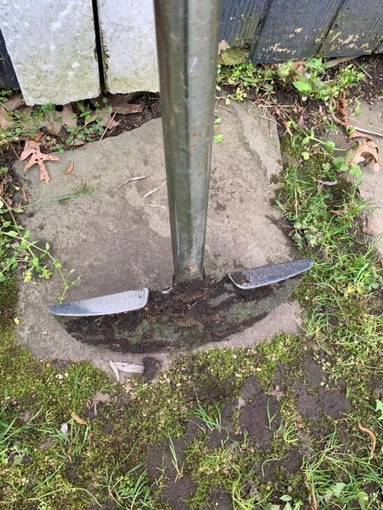 Edging Around Trees The Easy Way - The Honeycomb Home