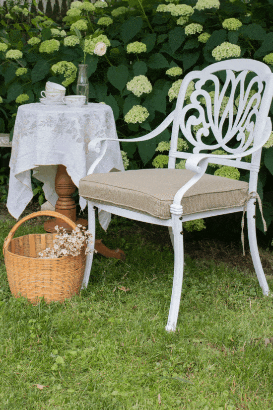 The Prettiest Outdoor Garden Chairs - The Honeycomb Home