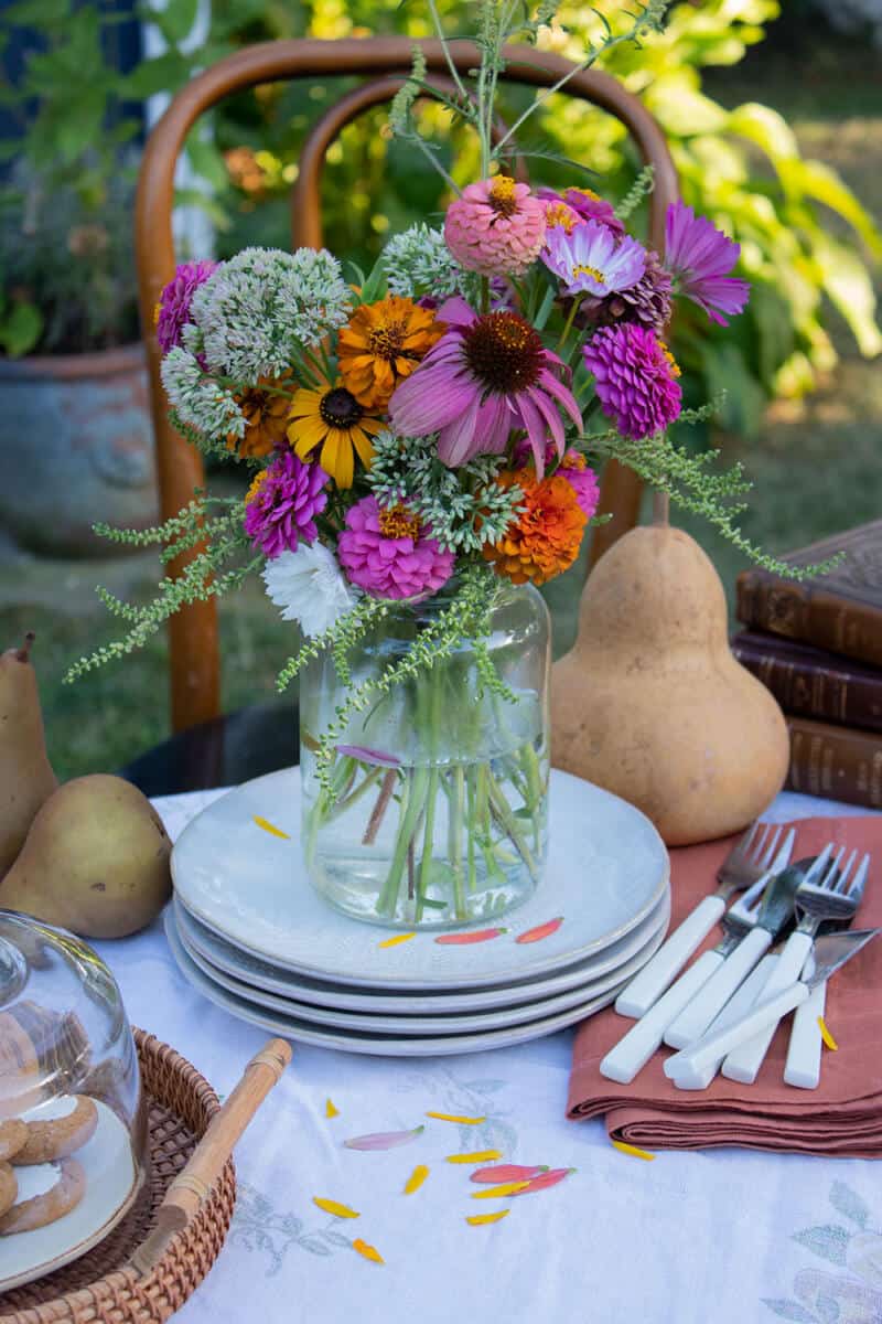 3 Beautiful Fall Outdoor Table Settings Ideas! (2023) - The Honeycomb Home