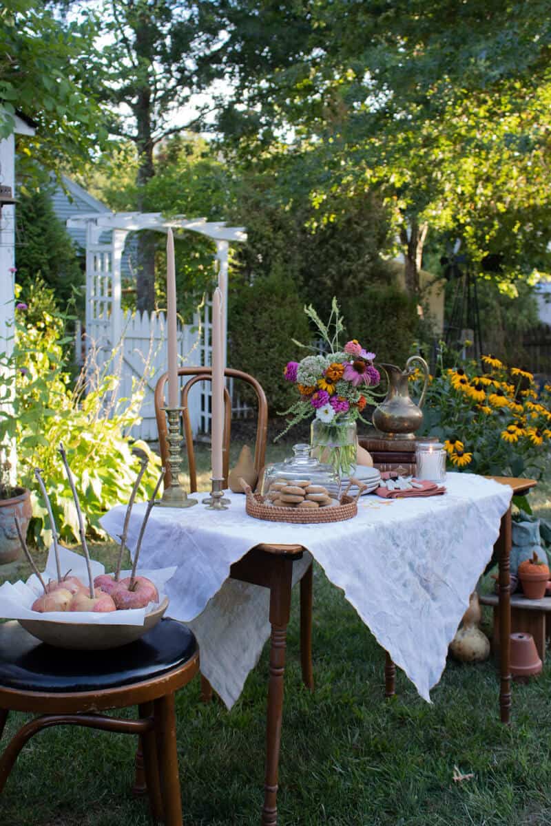Simple Fall Tablescape Ideas - The Honeycomb Home
