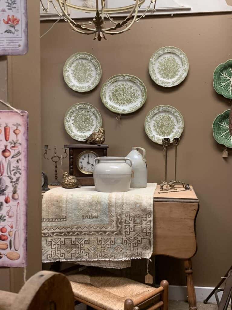 Easy-To-Install Plate Display Wall - The Honeycomb Home