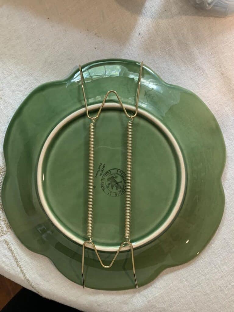 Easy-To-Install Plate Display Wall - The Honeycomb Home