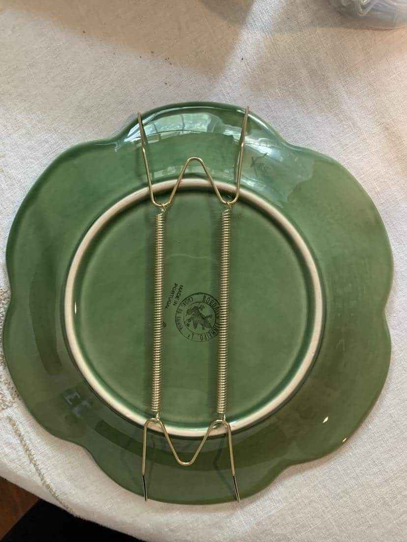 Easy-To-Install Plate Display Wall - The Honeycomb Home