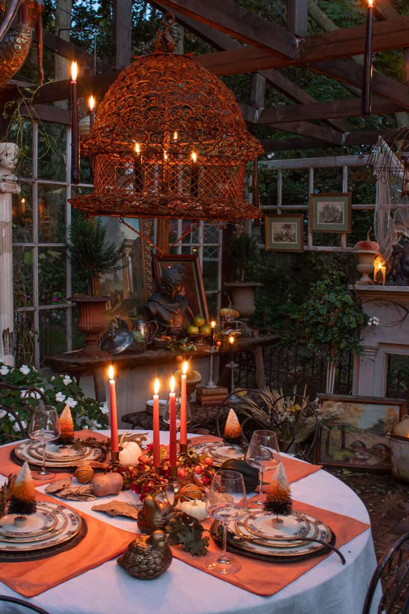Outdoor Falloween Decorating - The Honeycomb Home