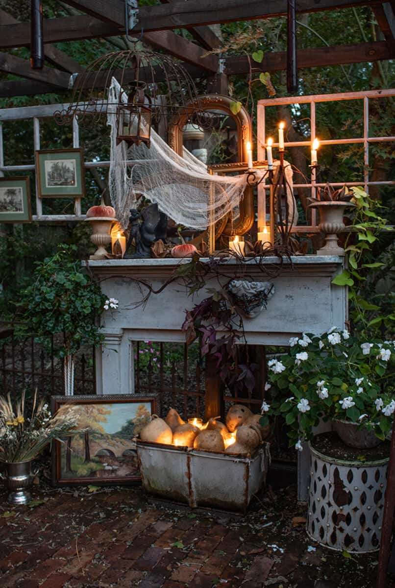 Outdoor Falloween Decorating - The Honeycomb Home