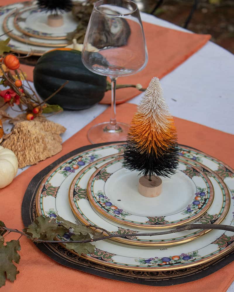 Outdoor Falloween Decorating - The Honeycomb Home