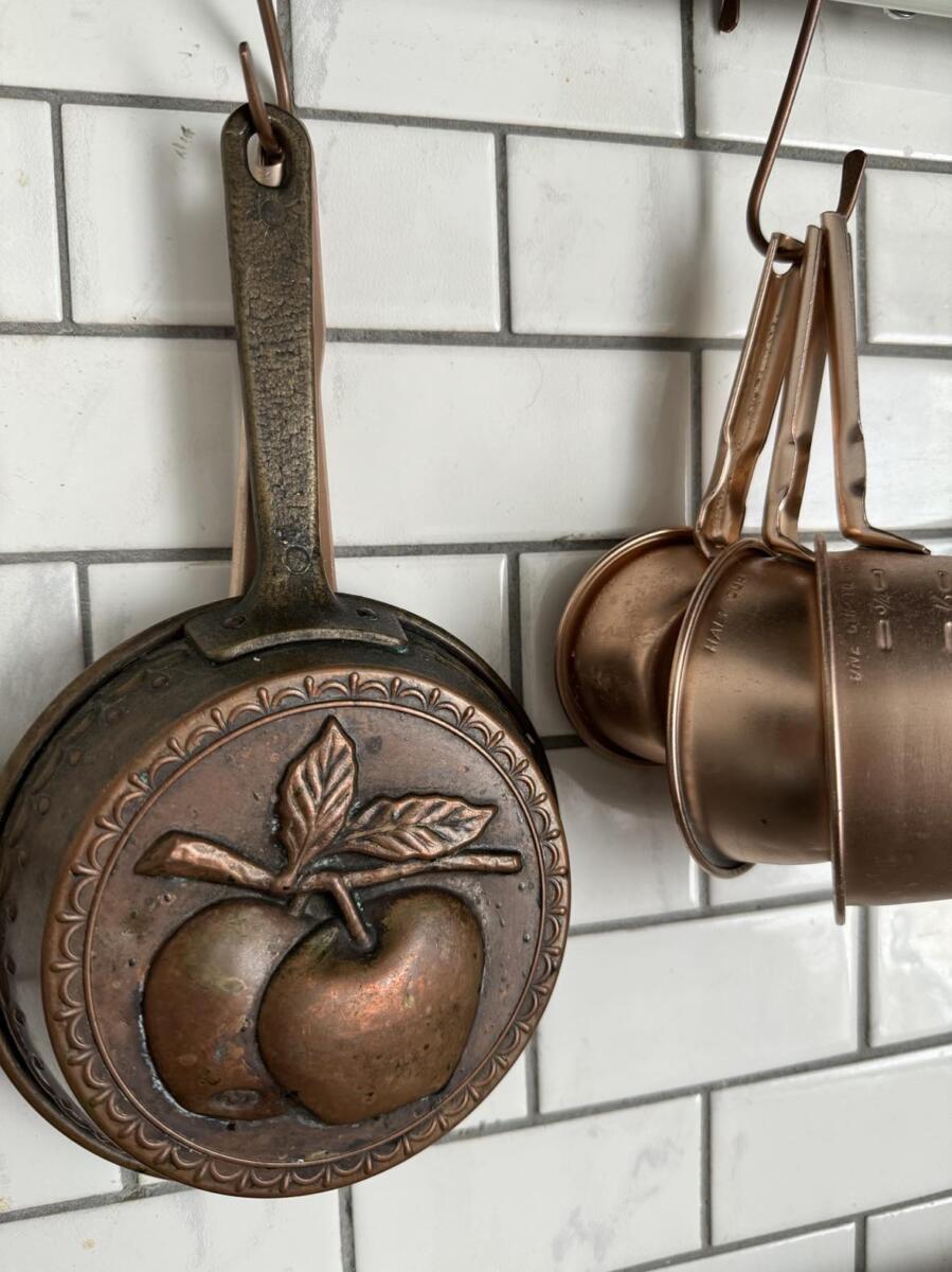 Decorating With Vintage Home Decor - The Honeycomb Home