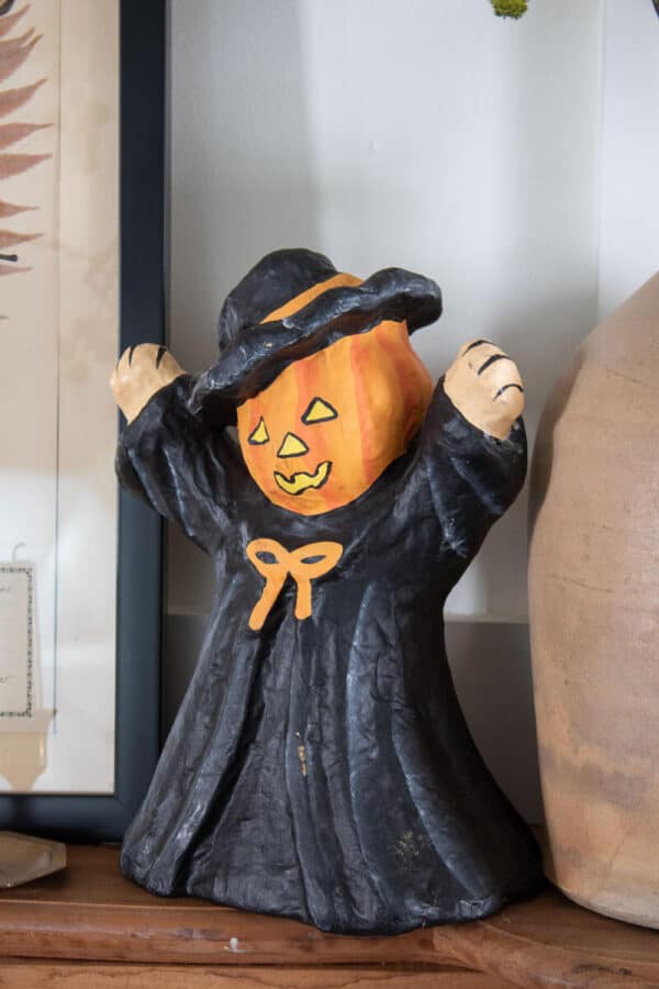 Simple Halloween Decorating - The Honeycomb Home