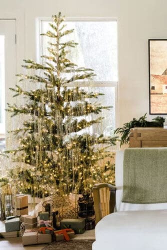 Minimalist Christmas Tree Decorating Ideas - The Honeycomb Home