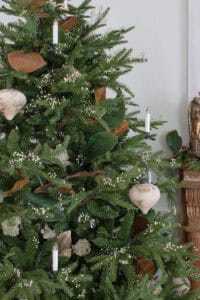 Minimalist Christmas Tree Decorating Ideas - The Honeycomb Home