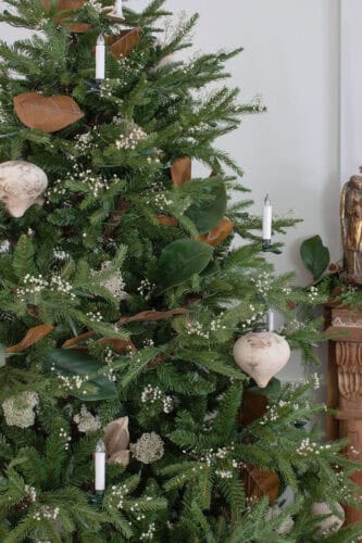 Minimalist Christmas Tree Decorating Ideas - The Honeycomb Home