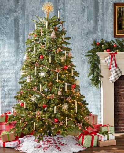 Minimalist Christmas Tree Decorating Ideas - The Honeycomb Home