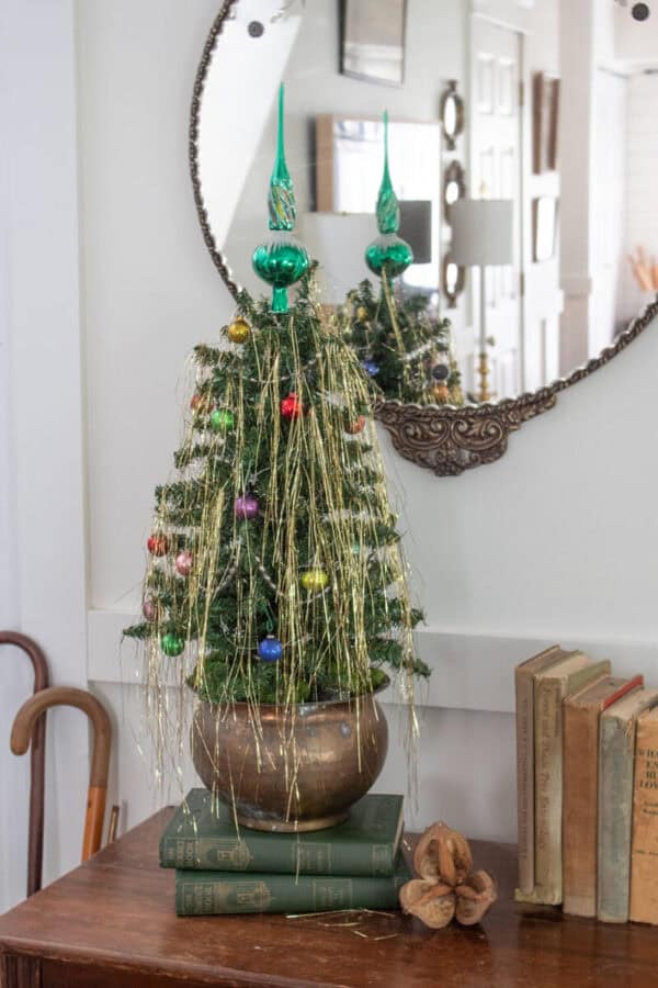Vintage Style Christmas Decor Ideas - The Honeycomb Home