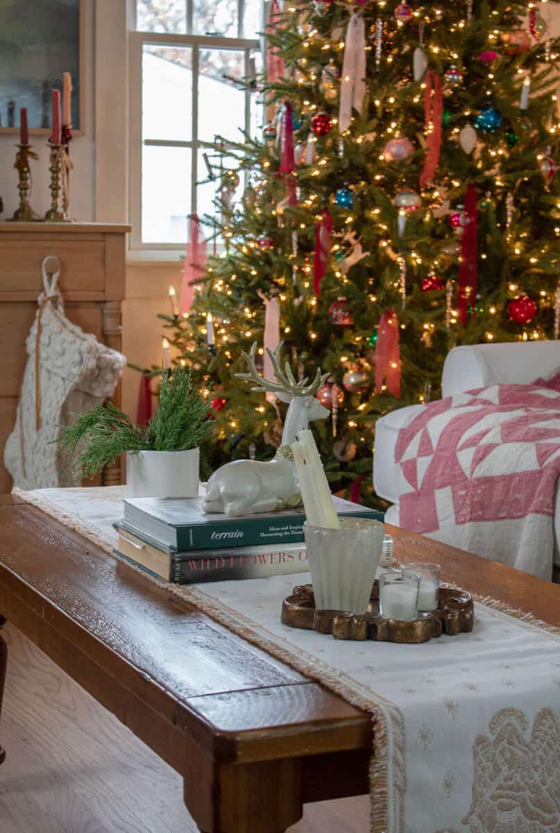 Cozy Christmas Living Room Ideas - The Honeycomb Home